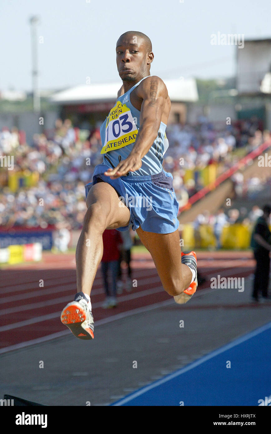 JOHNATHAN MOORE LONG JUMP GATESHEAD ENGLAND 13 July 2003 Stock Photo ...