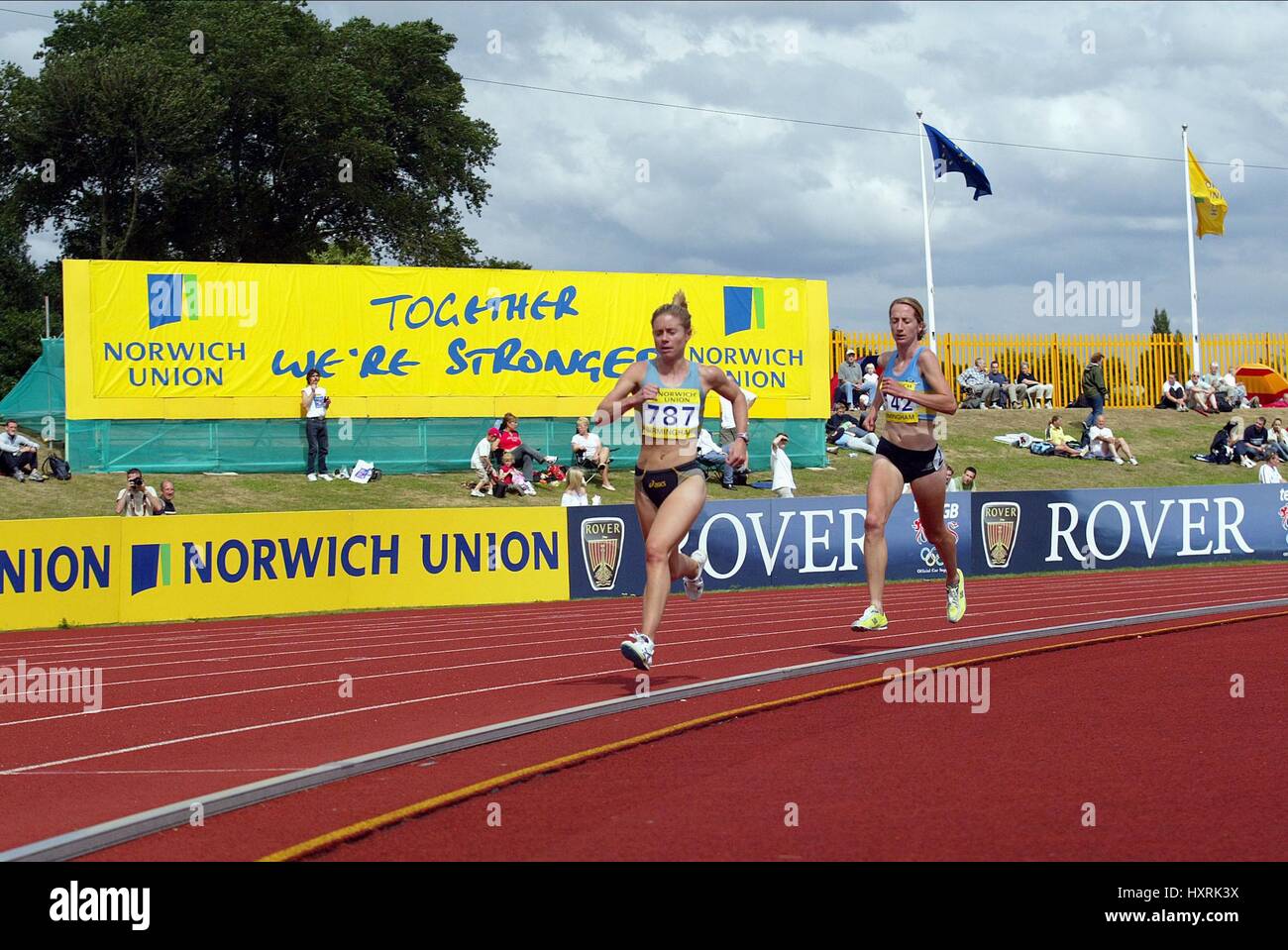 KATHY BUTLER & HAYLEY YELLING 5000 METRES ALEXANDER STADIUM BIRMINGHAM ...