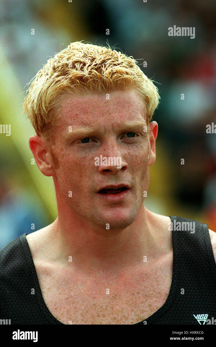 IWAN THOMAS 400 METRES 14 July 1997 Stock Photo - Alamy