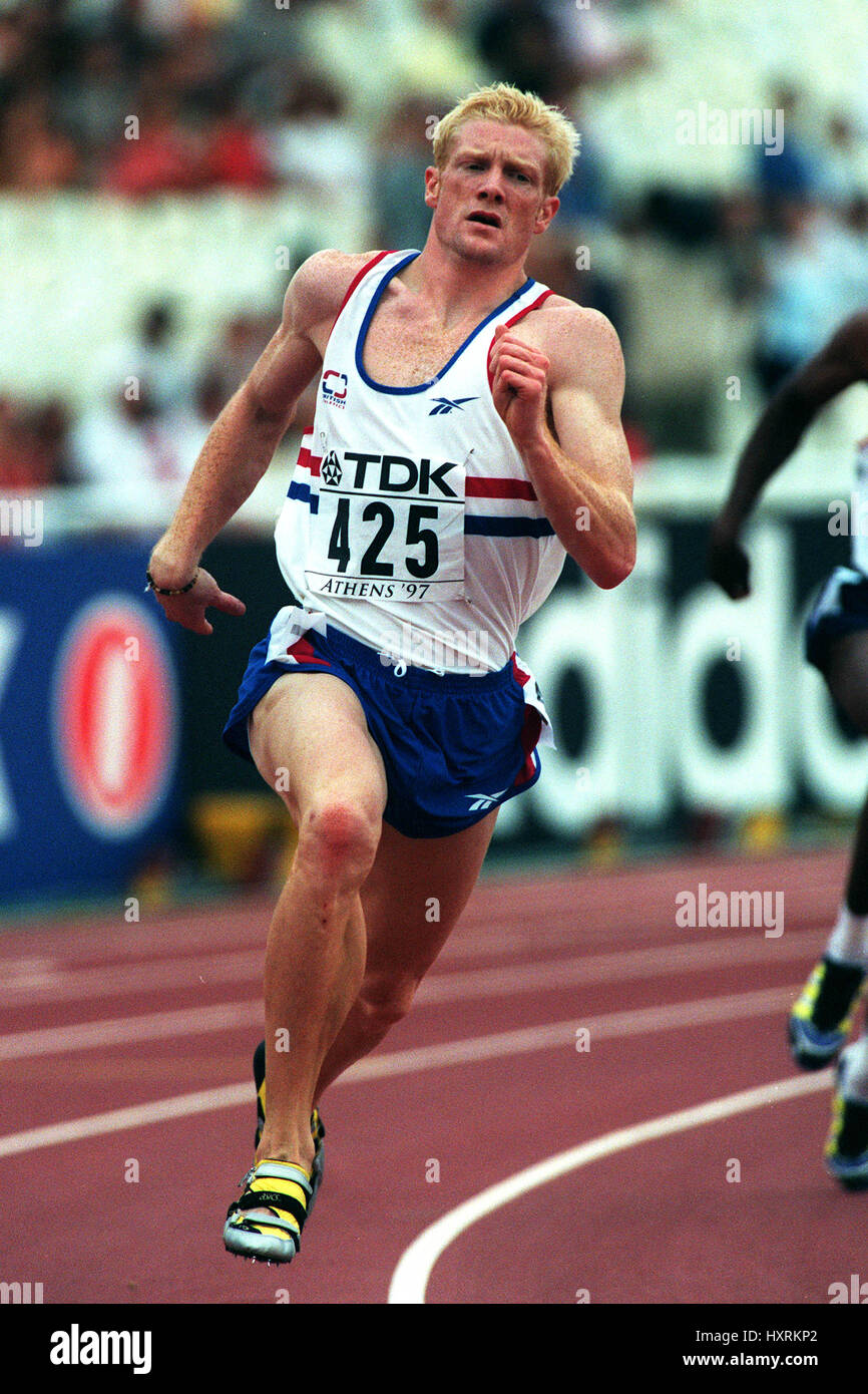 IWAN THOMAS 400 METRES 01 August 1997 Stock Photo - Alamy
