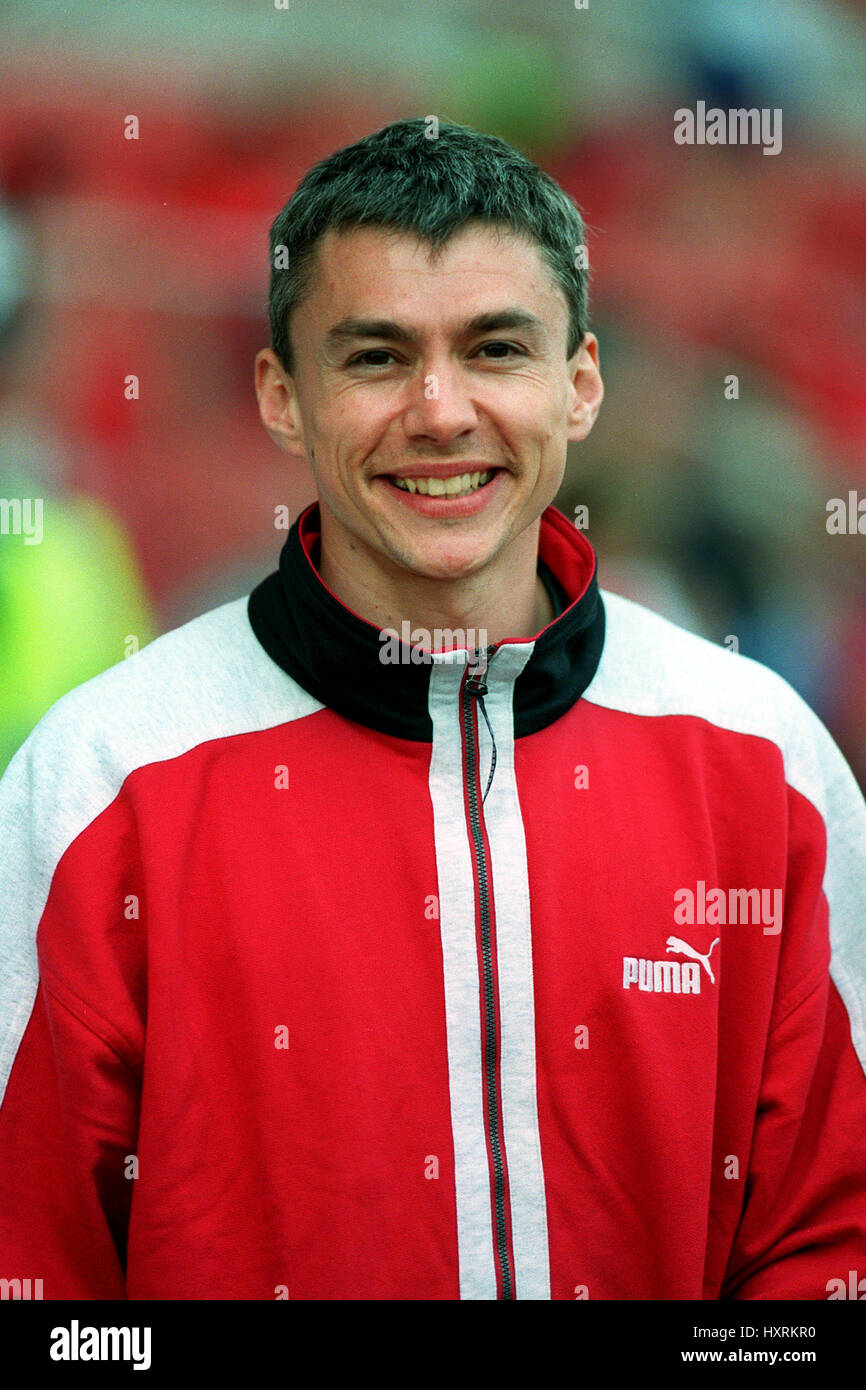 Jonathan edwards triple jump hi-res stock photography and images - Alamy