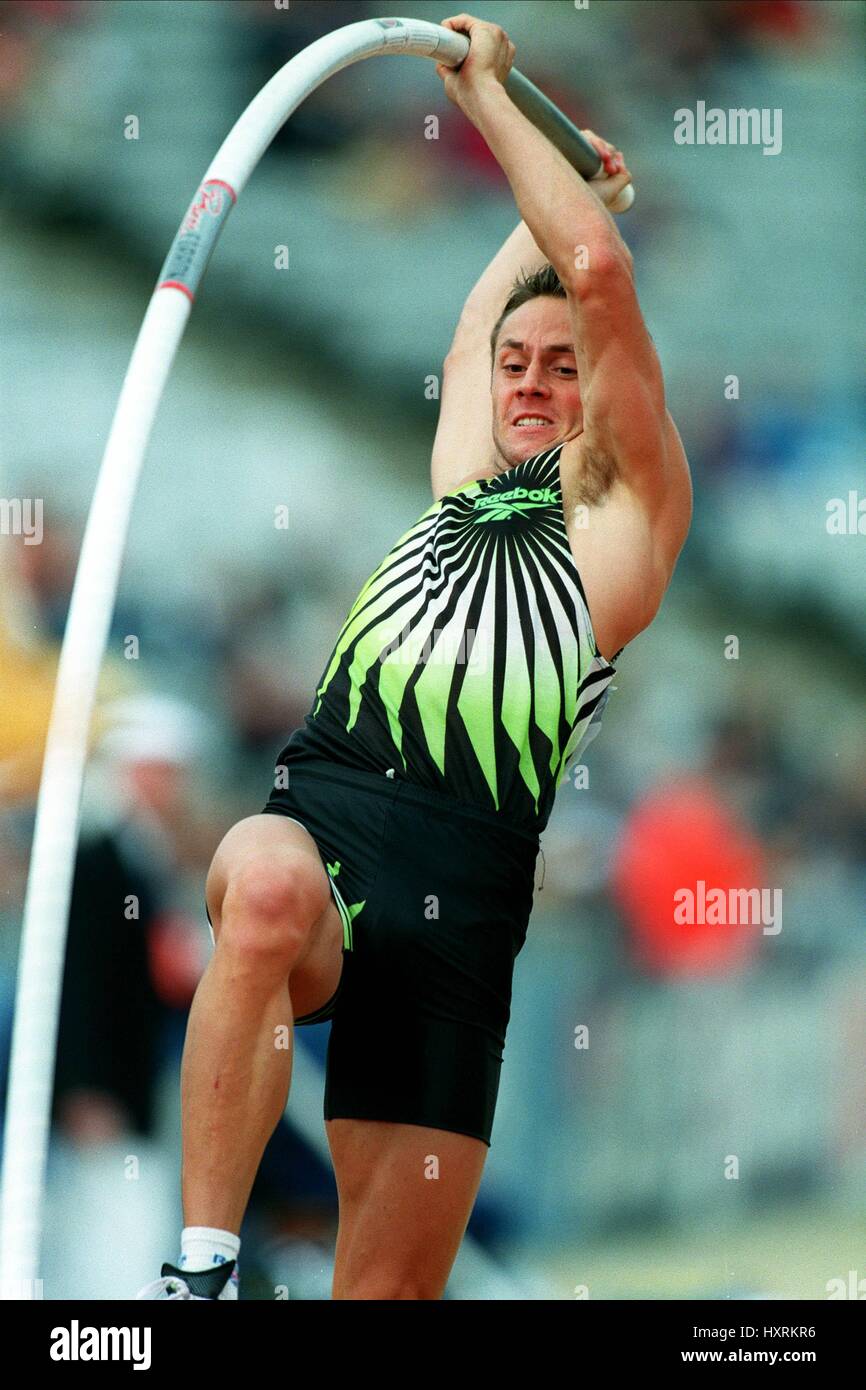 NICK BUCKFIELD POLE VAULT 01 August 1997 Stock Photo - Alamy
