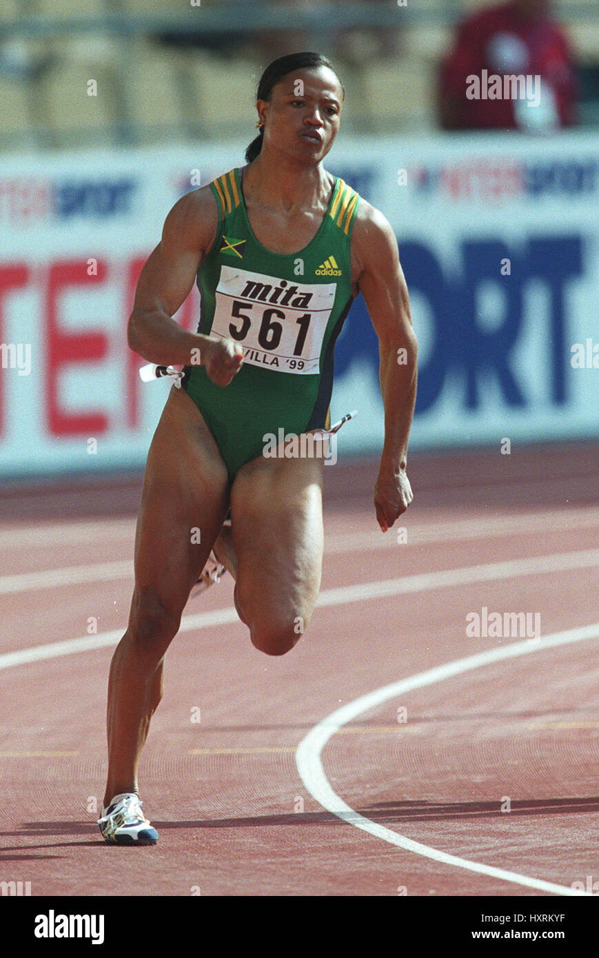 Beverly mcdonald hi-res stock photography and images - Alamy