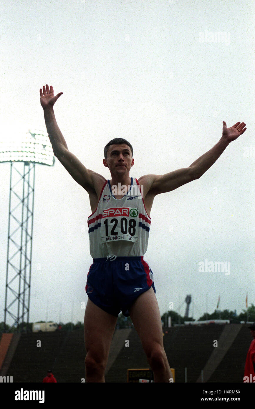 JONATHAN EDWARDS TRIPLE JUMP 21 June 1997 Stock Photo - Alamy