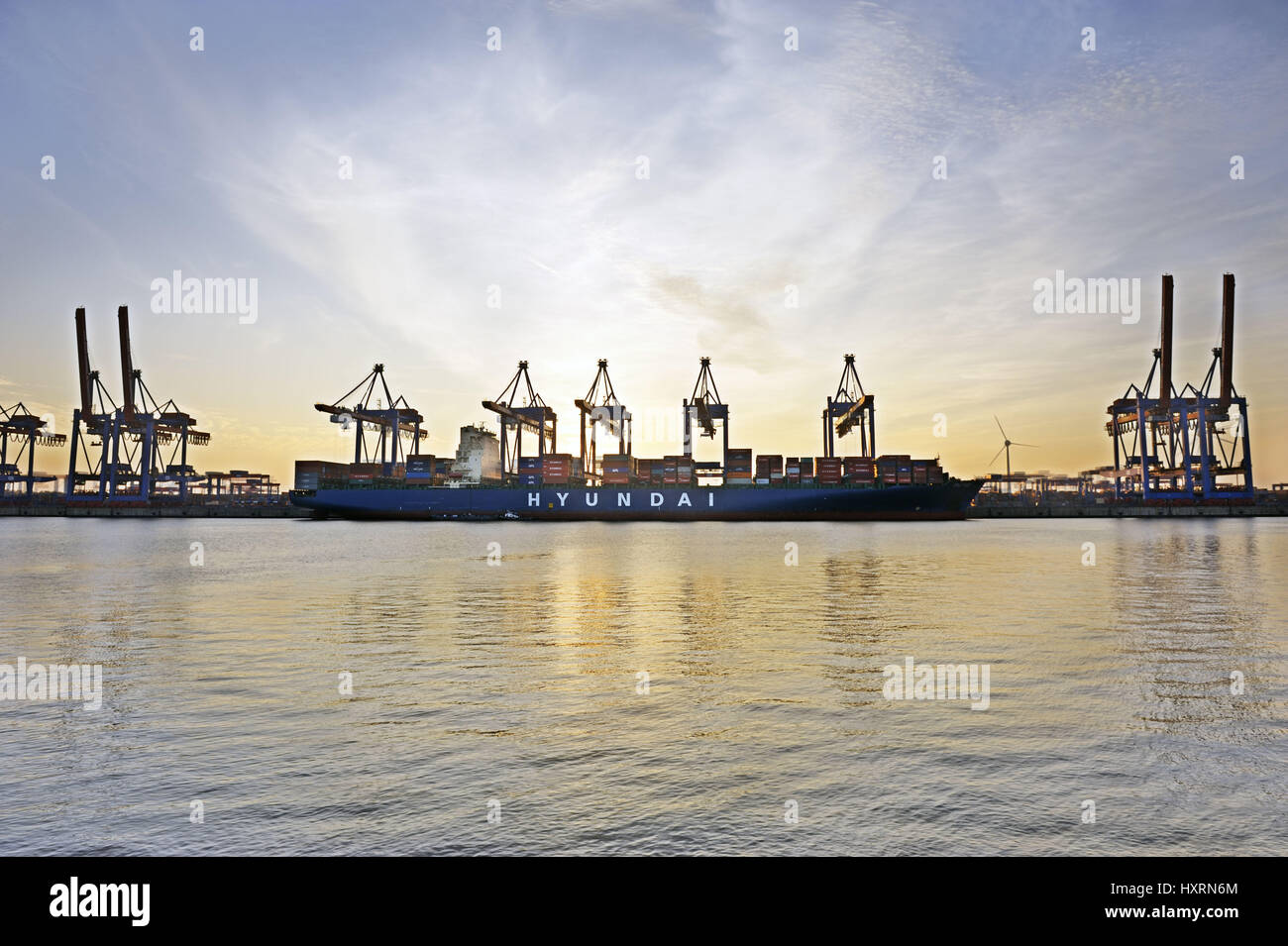 Container terminal altenwerder hi-res stock photography and images - Alamy