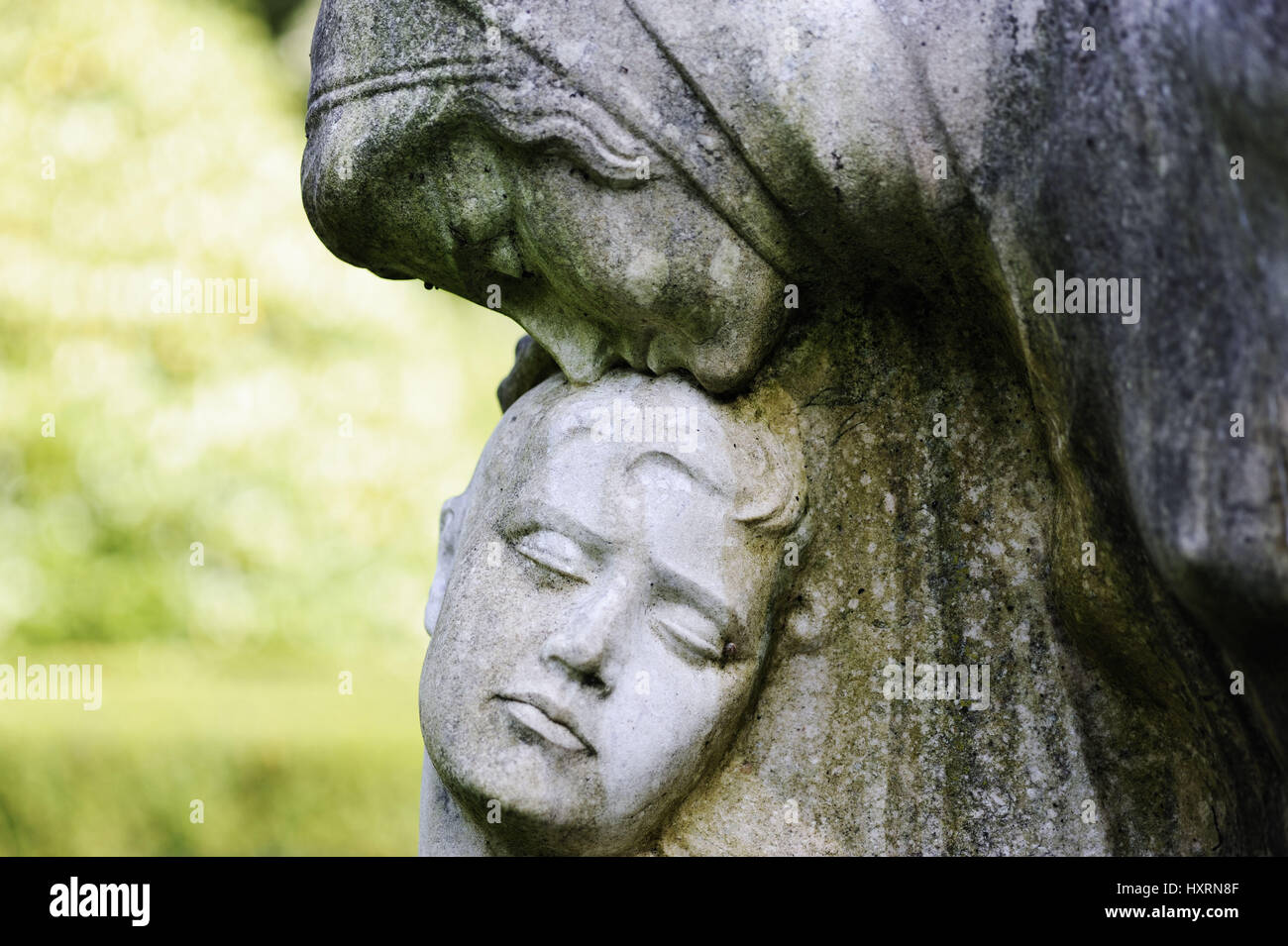 Kiss of death statue hi-res stock photography and images - Alamy