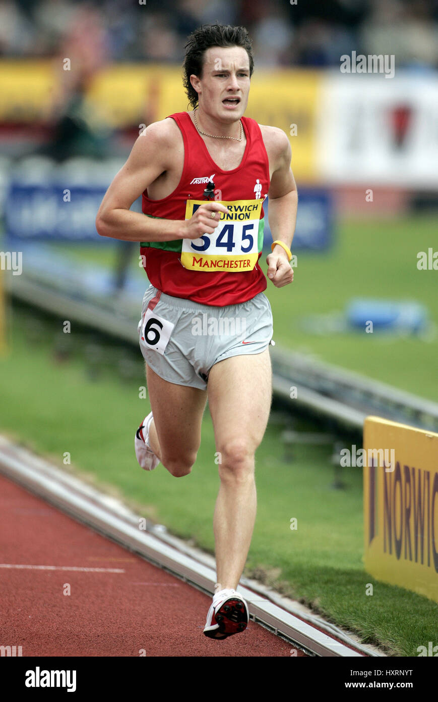CHRIS THOMPSON 5000 METRES MANCHESTER REGIONAL ARENA 11 July 2004 Stock ...