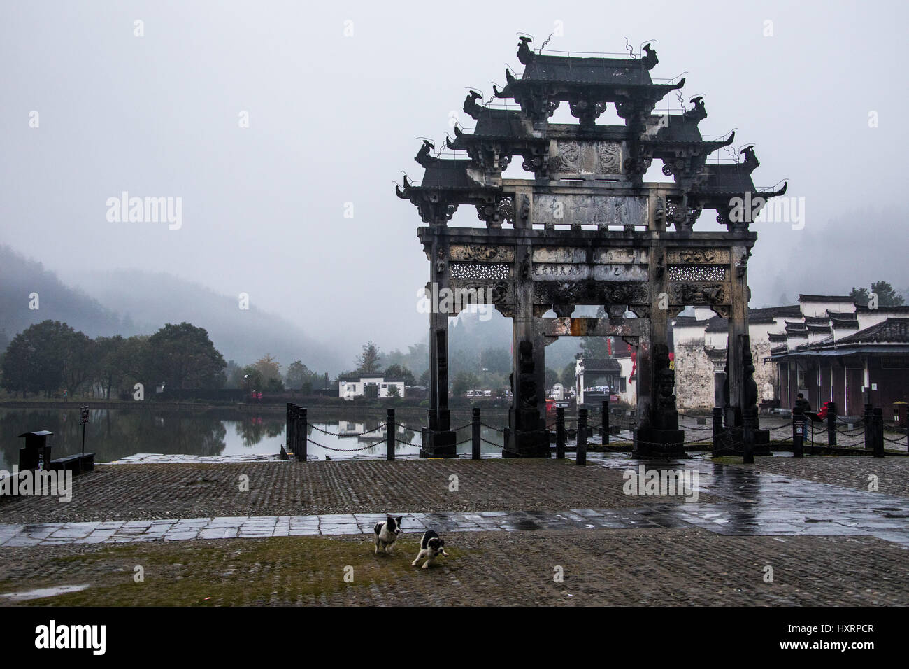 Traditional gate architecture hi-res stock photography and images - Alamy