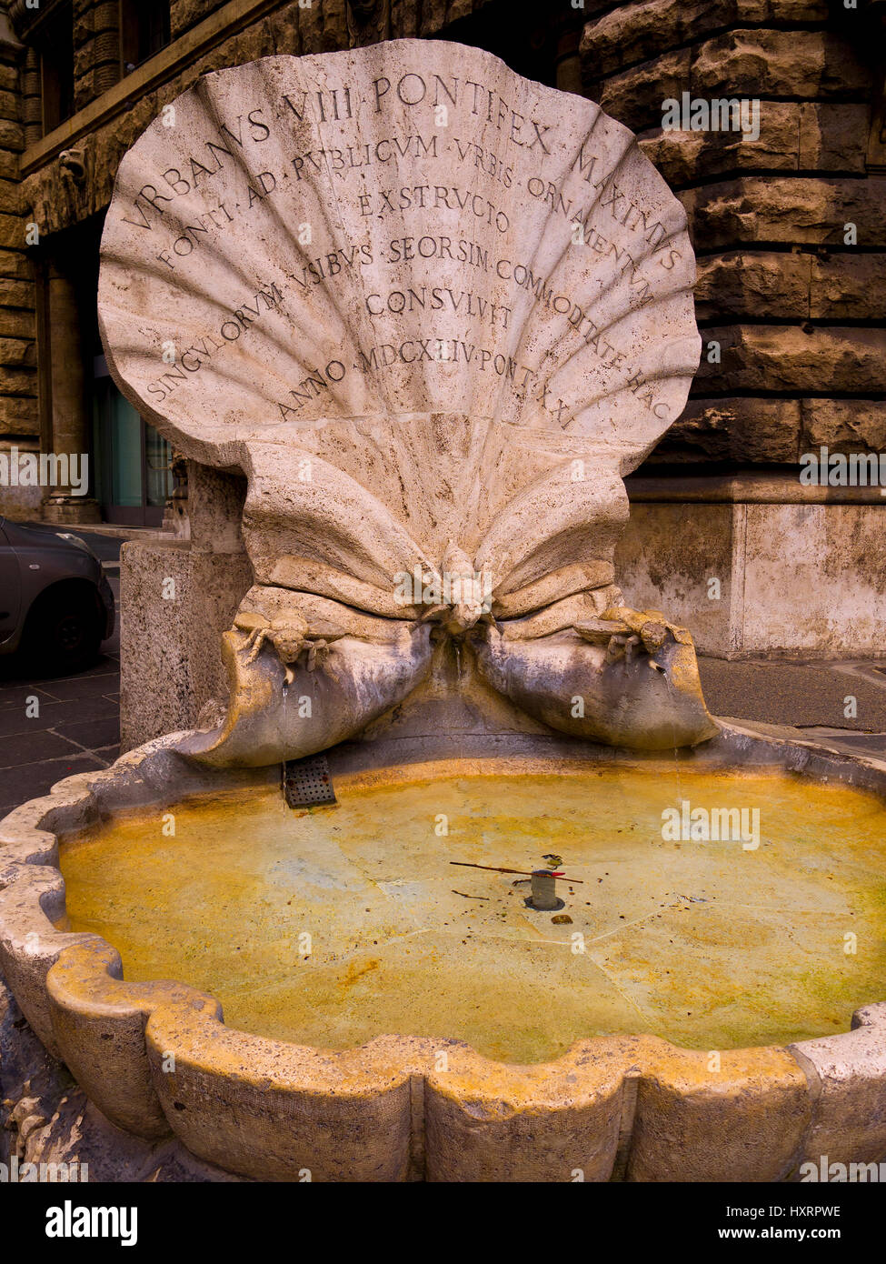 Fountain of bees hi-res stock photography and images - Alamy