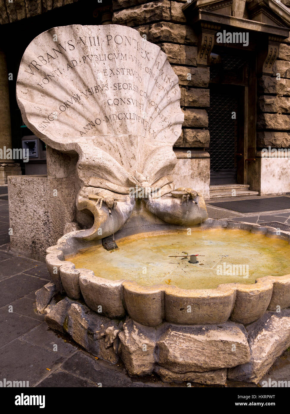 Fountain of bees hi-res stock photography and images - Alamy