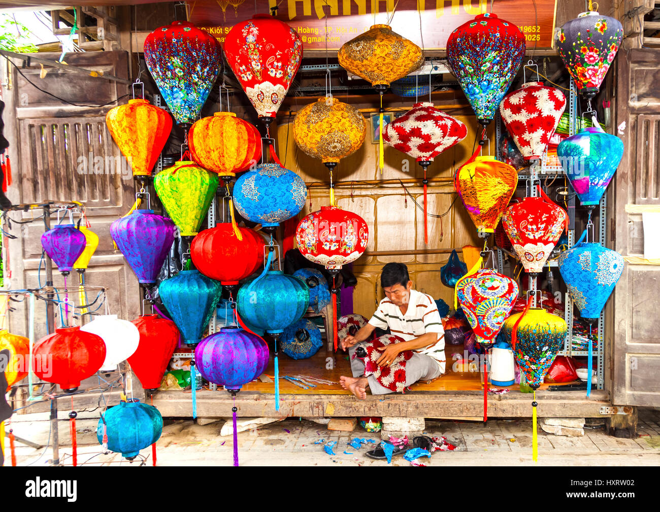 Lantern maker at work in Hoi An Stock Photo - Alamy