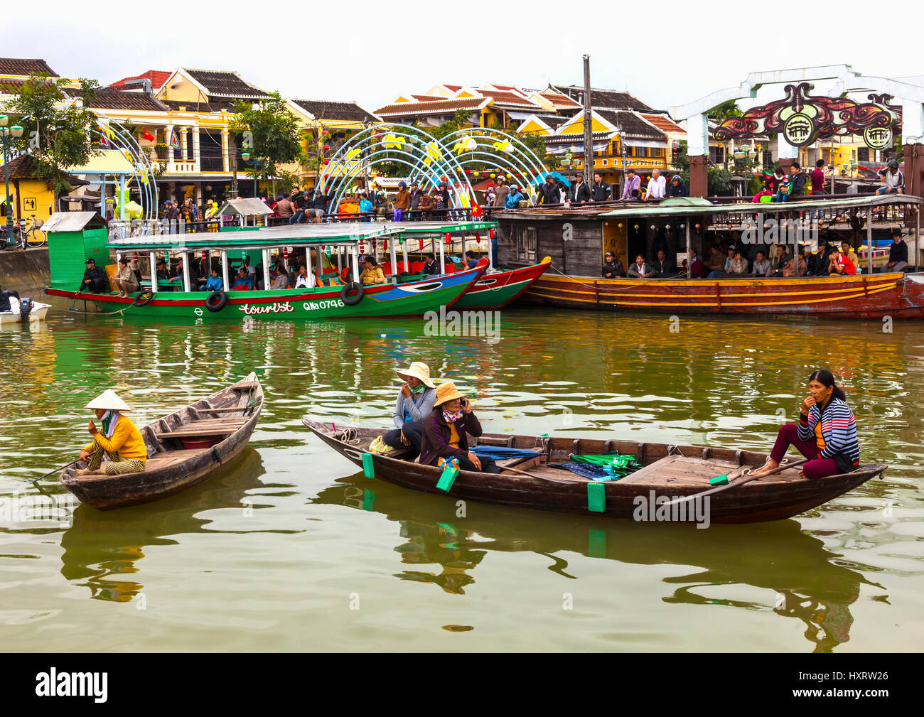 Sampans and tourist boats wait for Lunar New Year celebrations to get ...