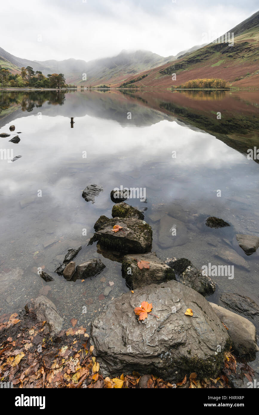 Beautiful Autumn Fall landscape image of Lake Buttermere in Lake ...