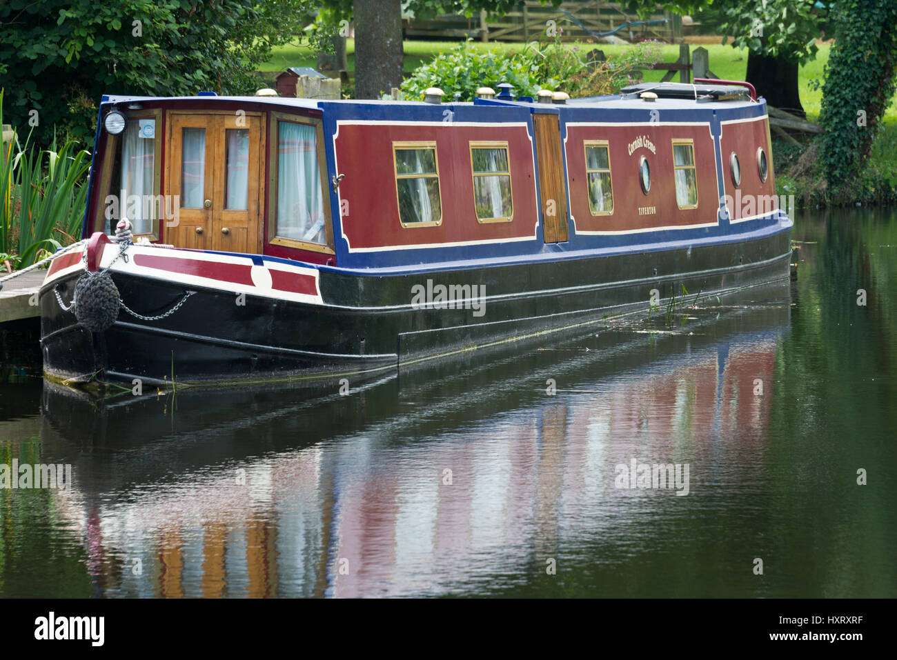 Longboats moored up at Mid Devon Moorings on the Great Western Canal ...