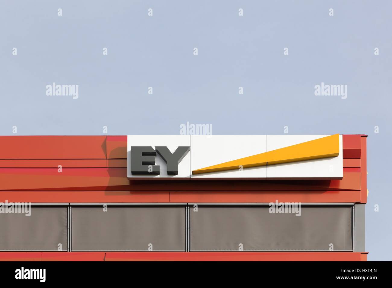 Ey ernst young hi-res stock photography and images - Alamy