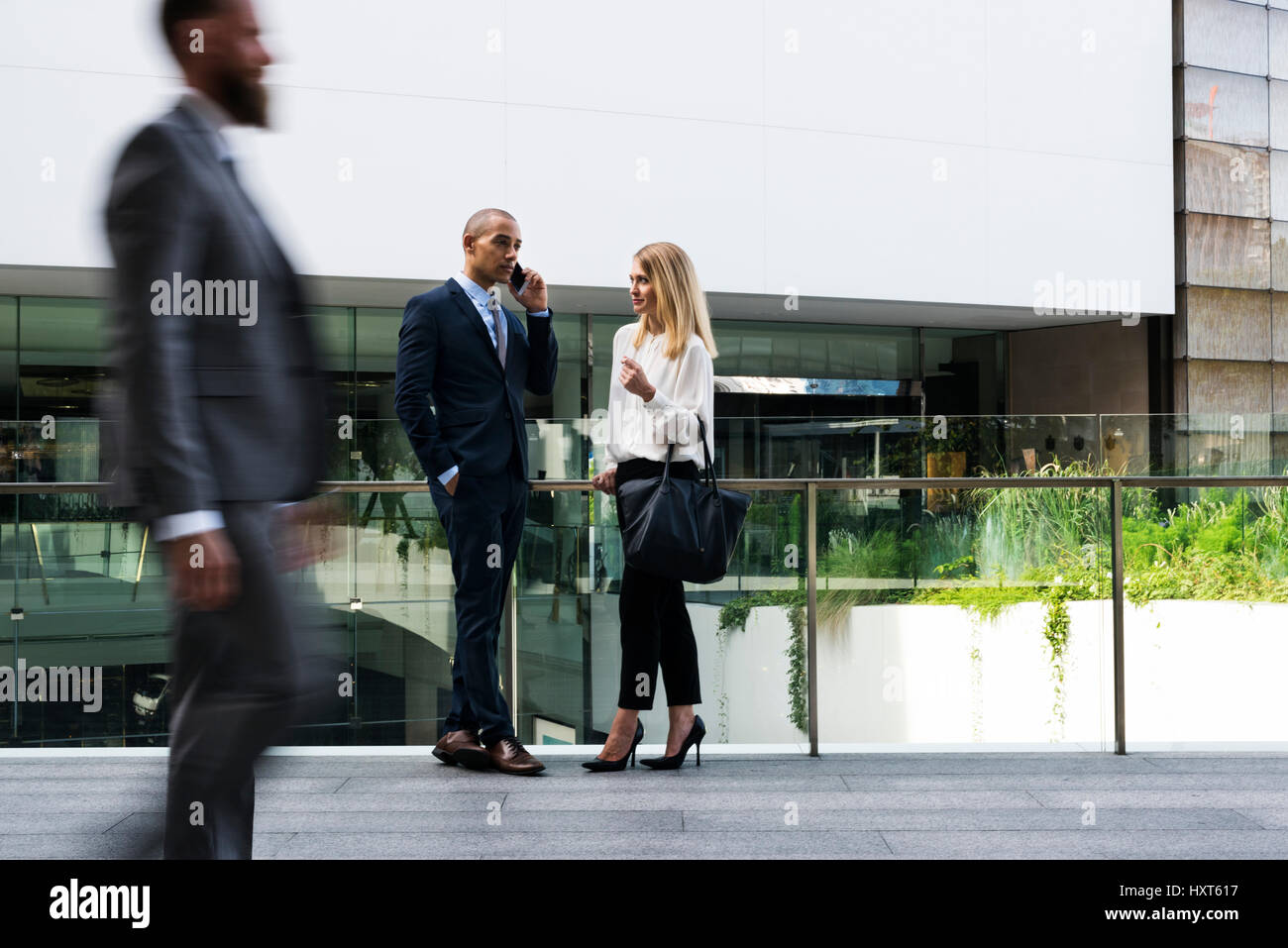 Businessmen Talking On The Phone Women Wait Stock Photo - Alamy