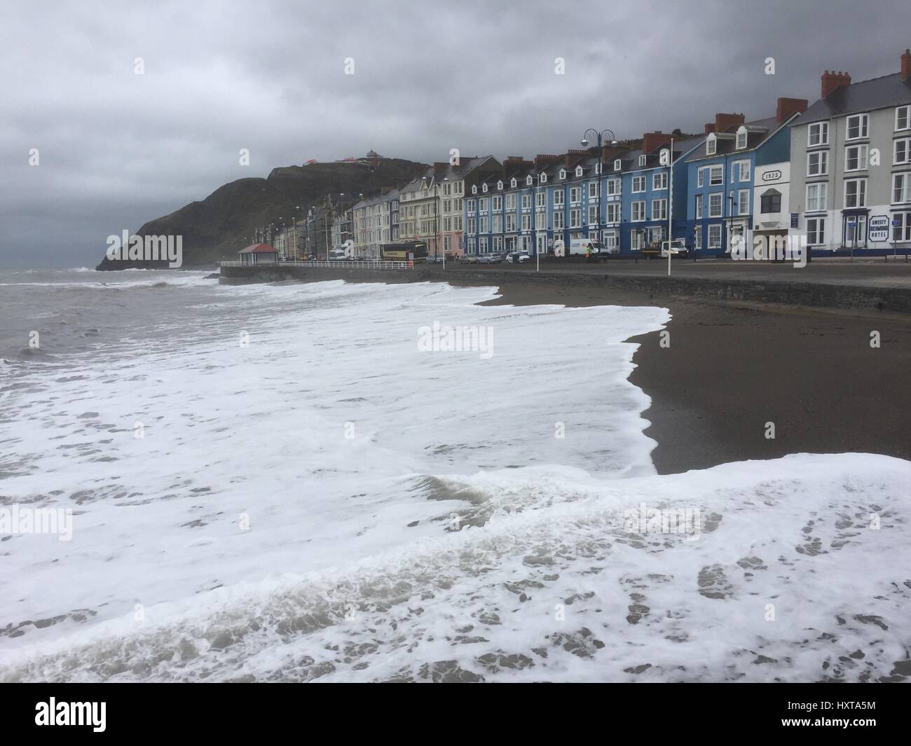 Aberystwyth Wales UK, Thursday 30 March 2017 UK weather : While much of ...