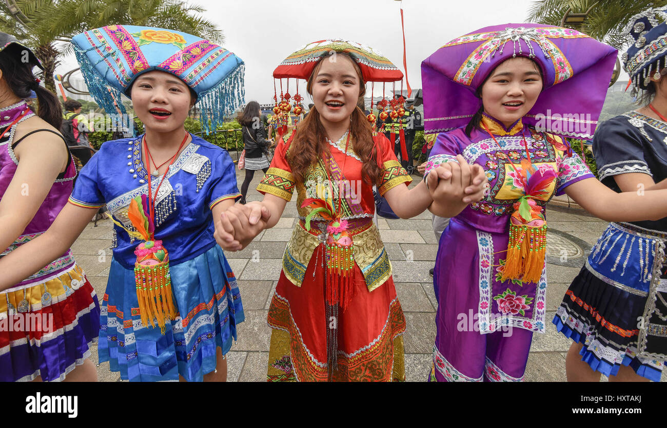Chinese ethnic groups hi-res stock photography and images - Alamy