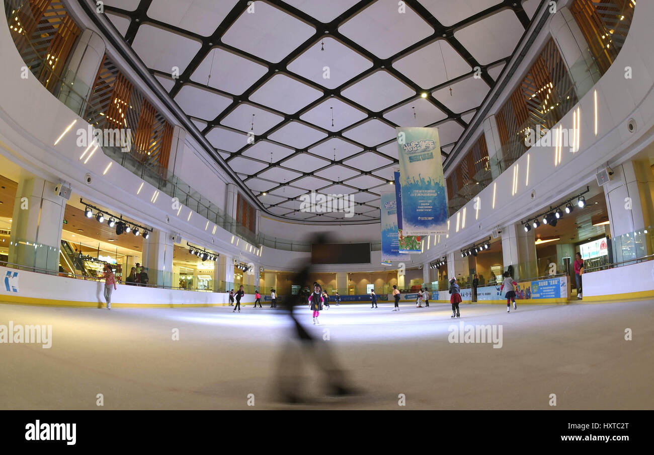 Encourages kids hi-res stock photography and images - Alamy