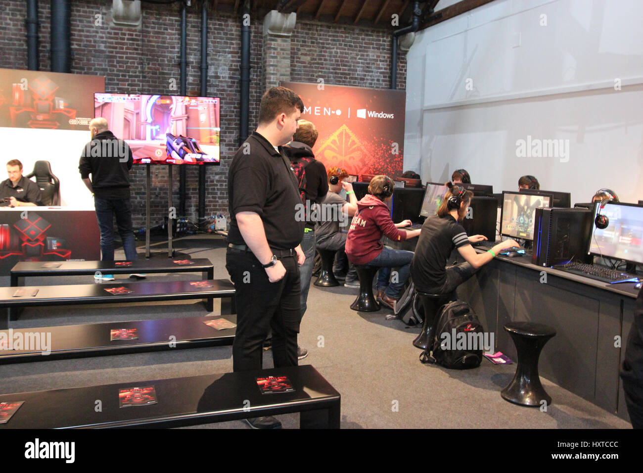 Xbox text hi-res stock photography and images - Alamy