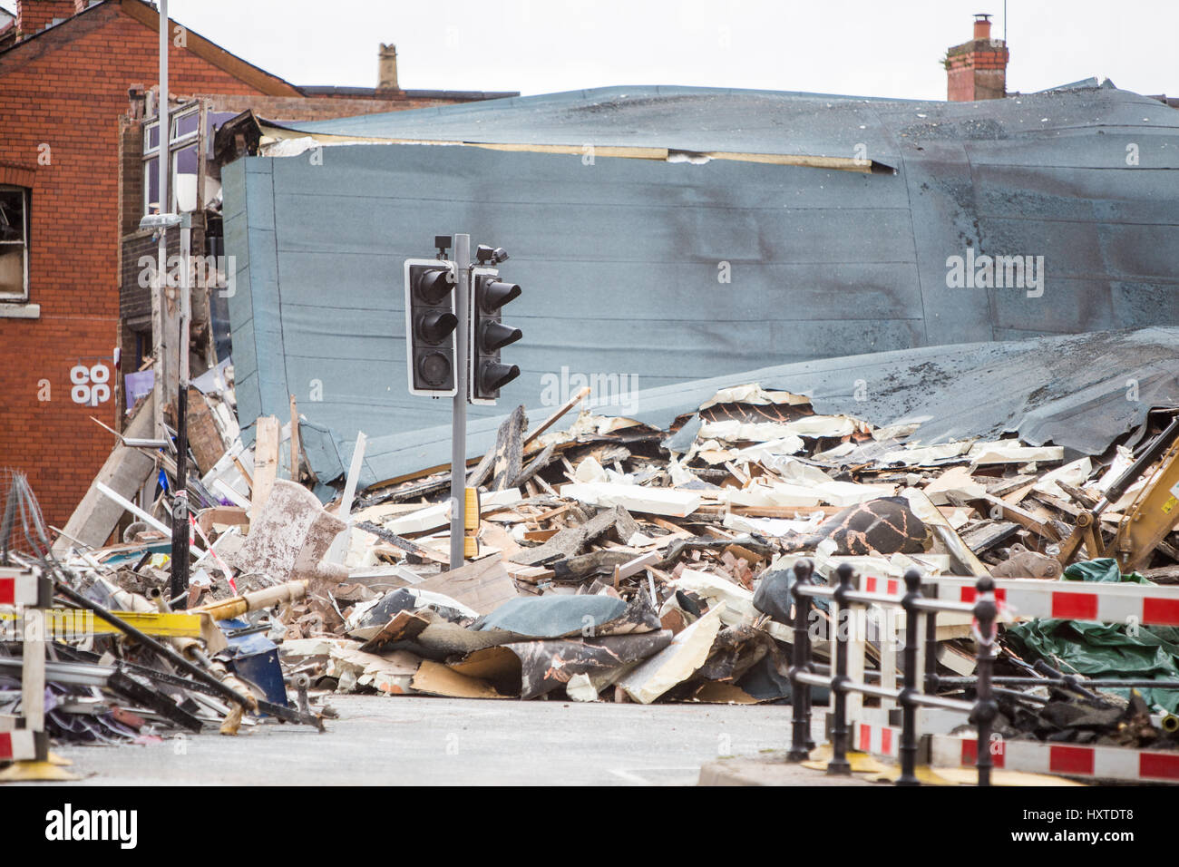 Wirral, UK. 30th Mar, 2017. The clean up continues in New Ferry on the ...