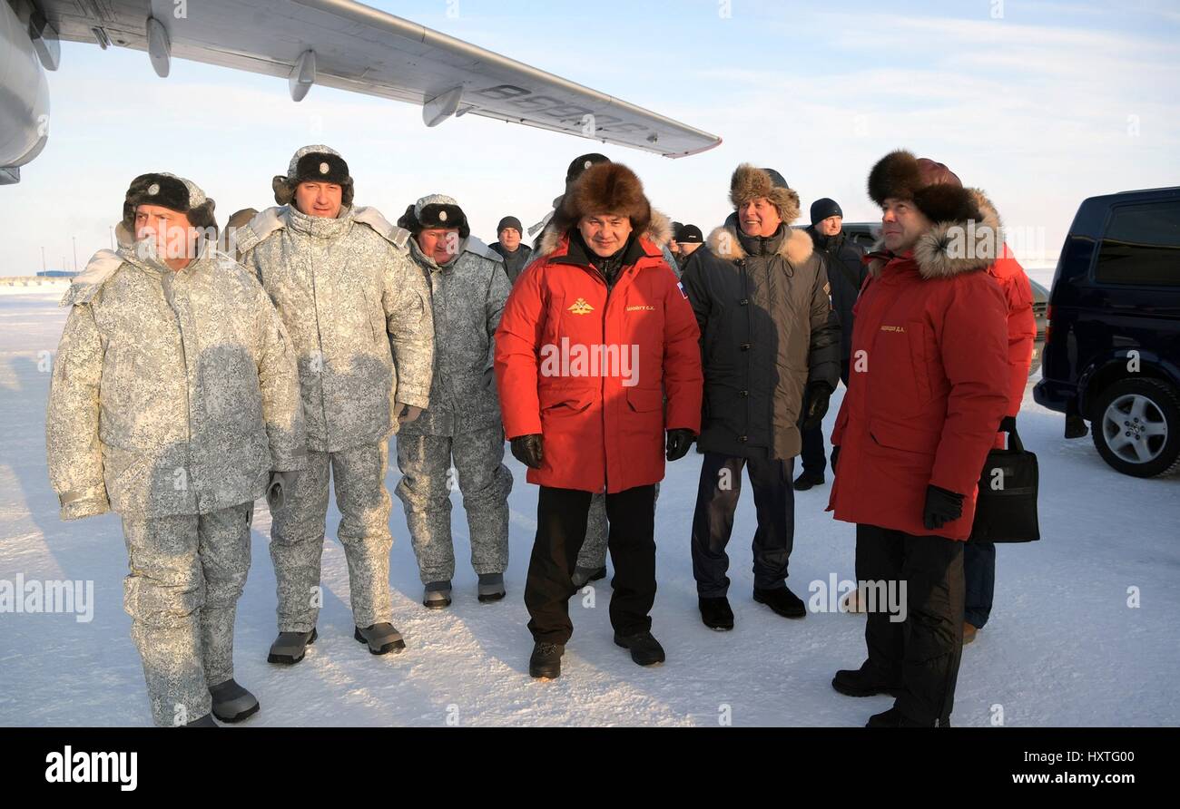 Alexandra Land, Russia. 29th Mar, 2017. Russian Defense Minister Sergei ...