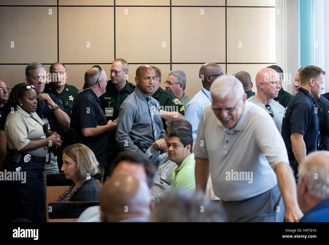 Judge courtroom police hi-res stock photography and images - Alamy
