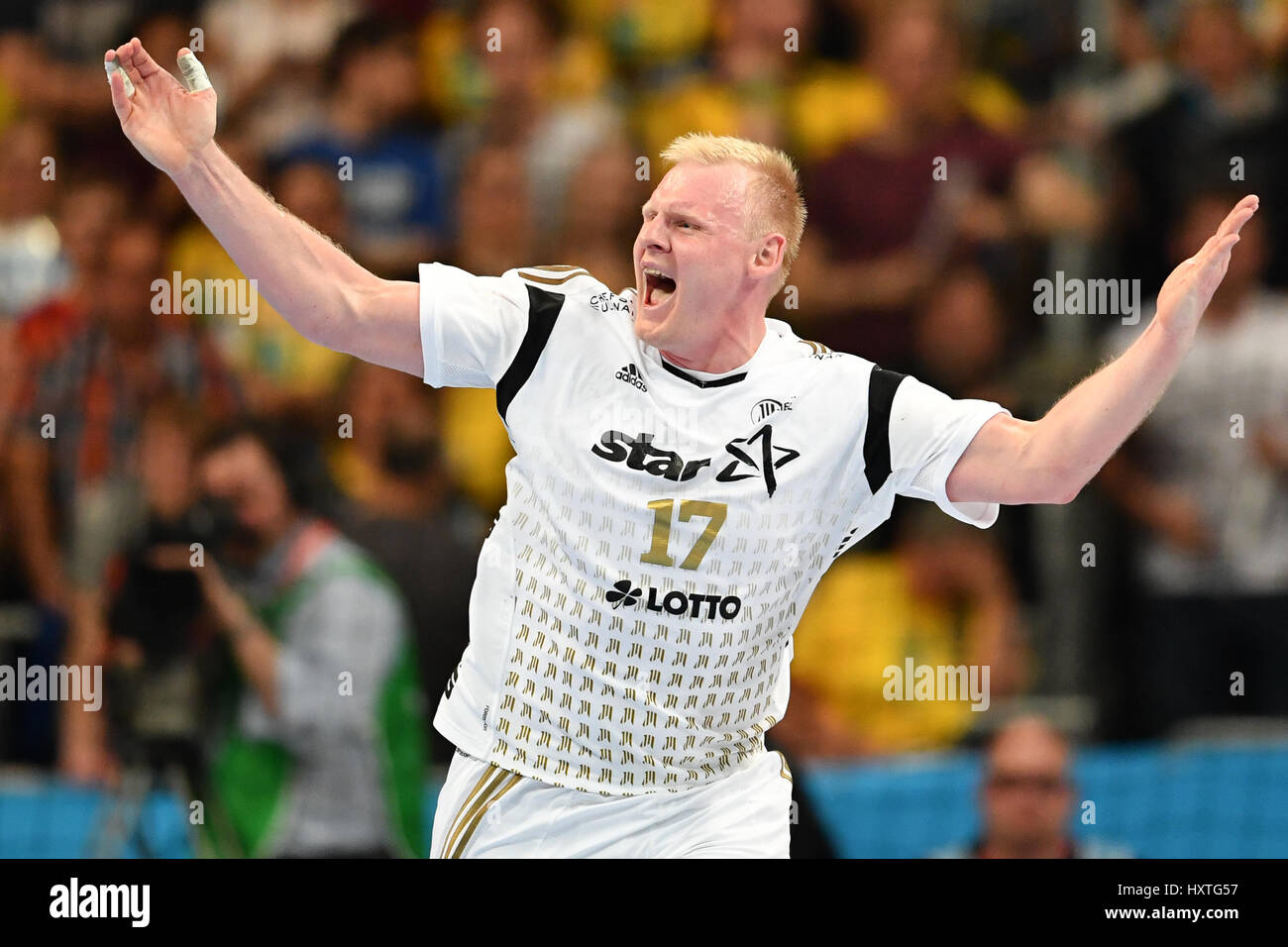 Mannheim, Germany. 30th Mar, 2017. Kiel#s Patrick Wiencek celebrates ...