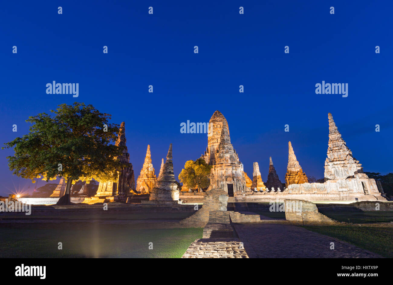 Wat Chaiwatthanaram at twilight in Ayutthaya, Thailand Stock Photo - Alamy