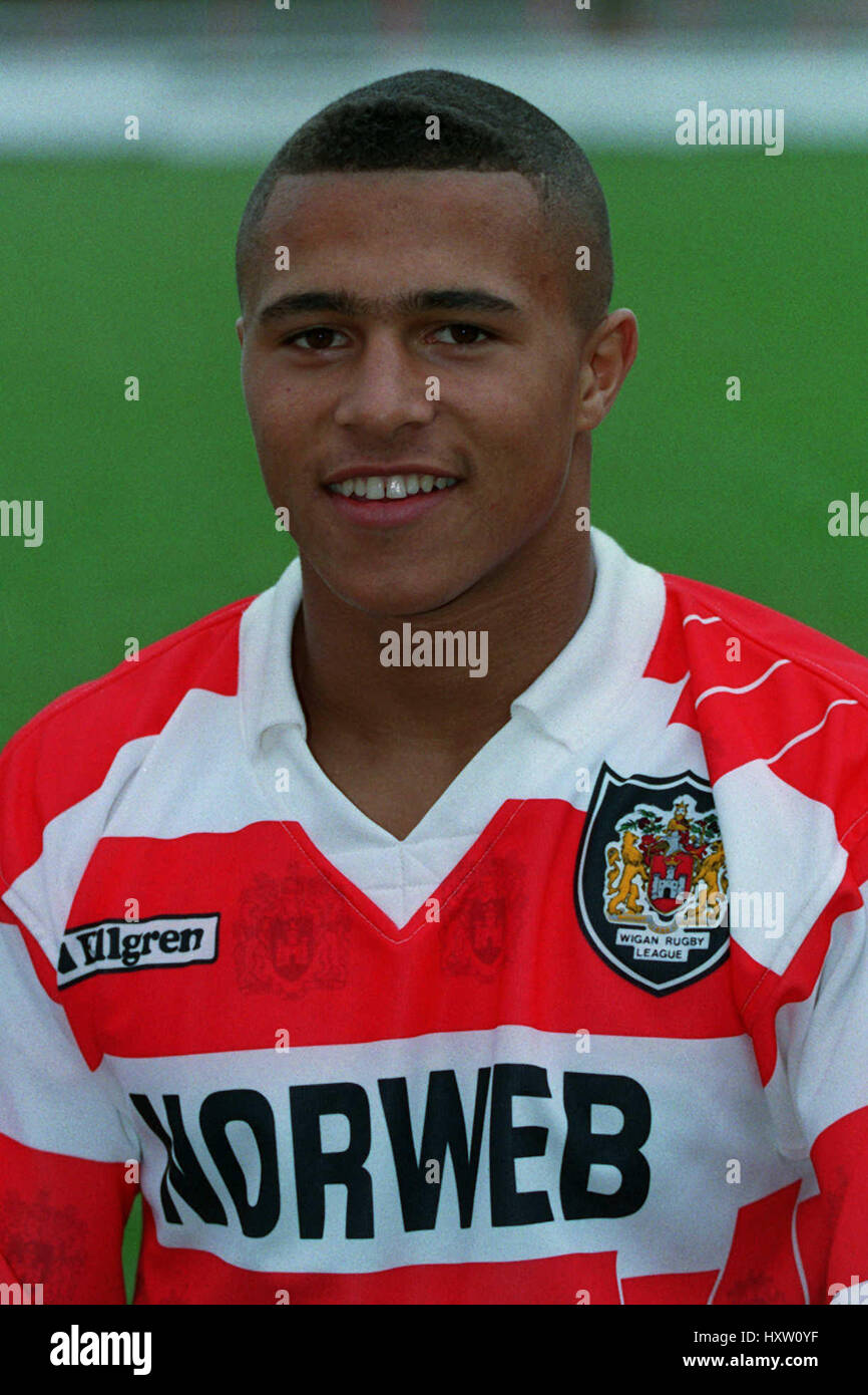 JASON ROBINSON WIGAN RLFC 16 August 1993 Stock Photo - Alamy