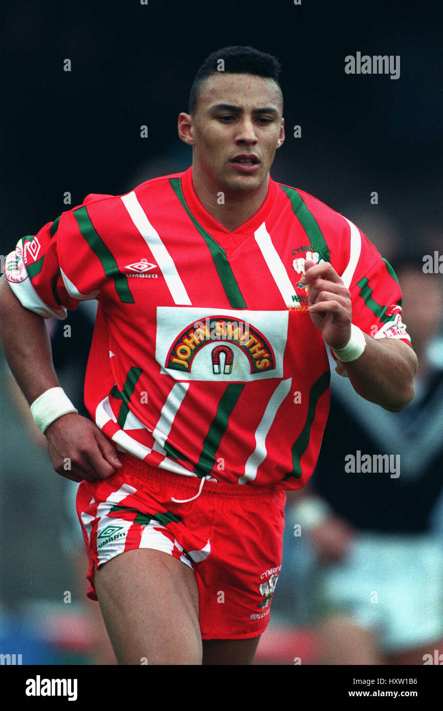 TONY SULLIVAN WALES & ST. HELENS RLFC 09 October 1993 Stock Photo - Alamy