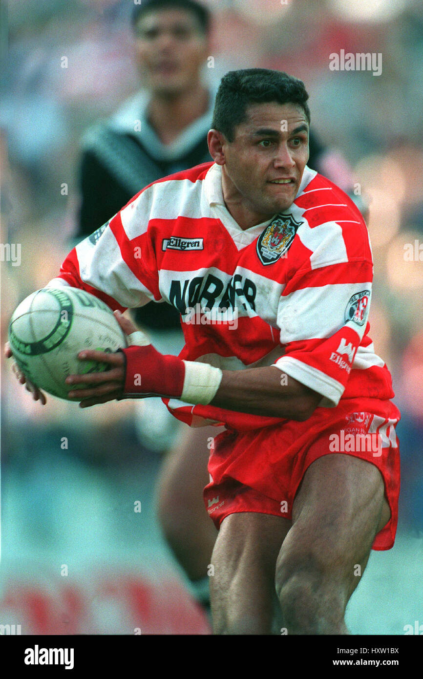 FRANO BOTICA WIGAN RLFC 12 October 1993 Stock Photo - Alamy
