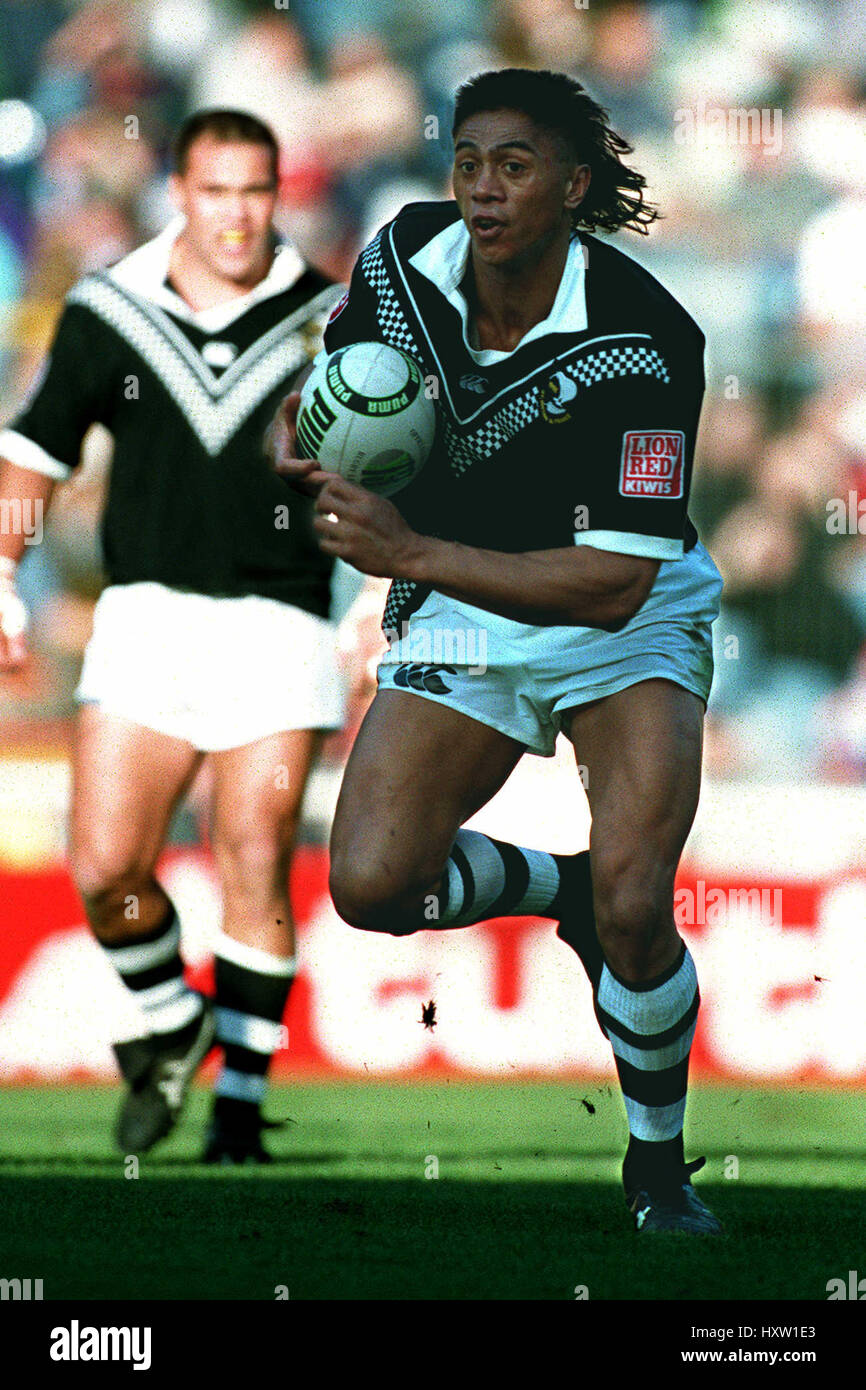 TAWERA NIKAU NEW ZEALAND & CASTLEFORD RL 16 October 1993 Stock Photo ...