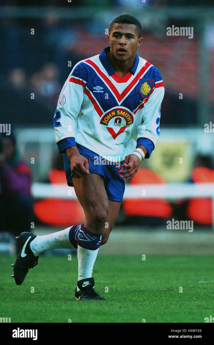 JASON ROBINSON GREAT BRITAIN & WIGAN RLFC 16 October 1993 Stock Photo ...