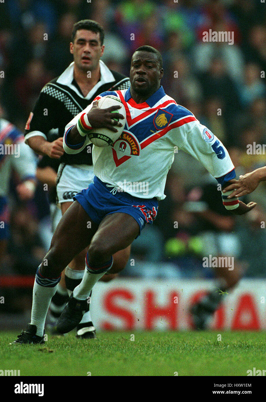 MARTIN OFFIAH GREAT BRITAIN & WIGAN RLFC 02 November 1993 Stock Photo ...