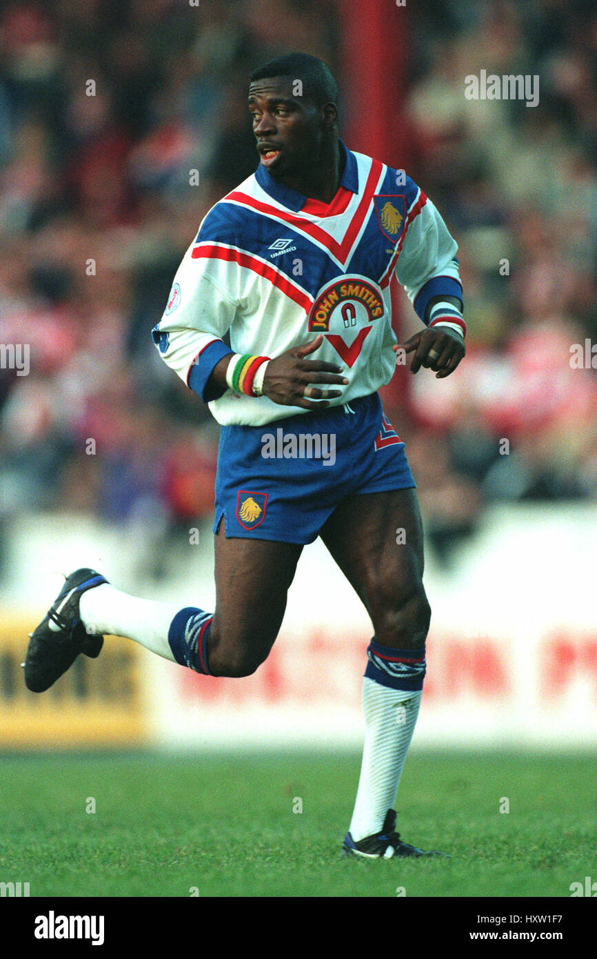 MARTIN OFFIAH GREAT BRITAIN & WIGAN RLFC 02 November 1993 Stock Photo ...
