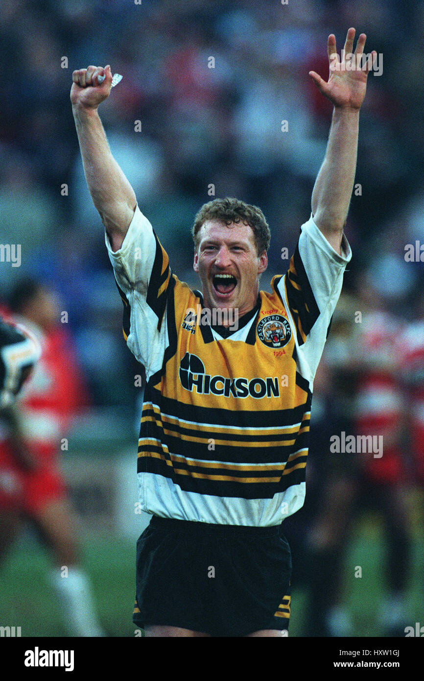 GRAHAM STEADMAN CELEBRATES CASTLEFORDS REGAL TROPHY WIN 25 January 1994 ...
