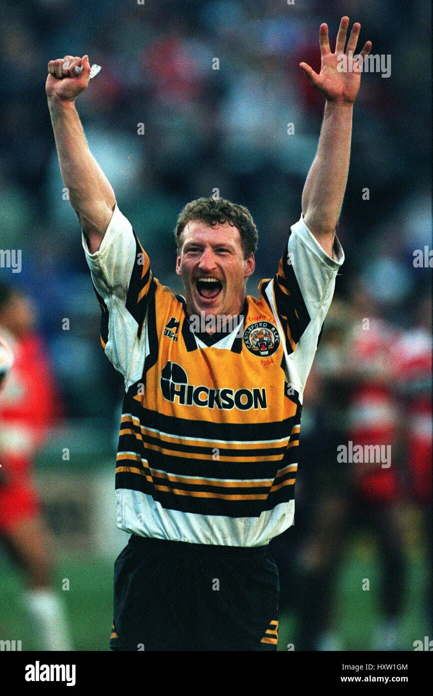 SIMON MIDDLETON CELEBRATES CASTLEFORDS REGAL TROPHY WIN 22 January 1994 ...