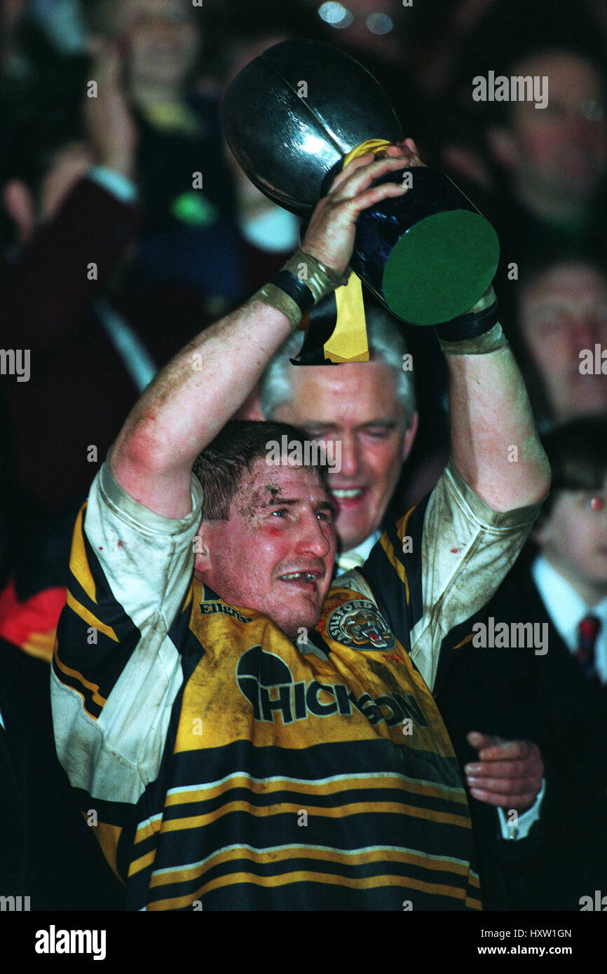 LEE CROOKS HOLDS REGAL TROPHY ALOFT AFTER CASTLEFORDS WIN 22 January ...