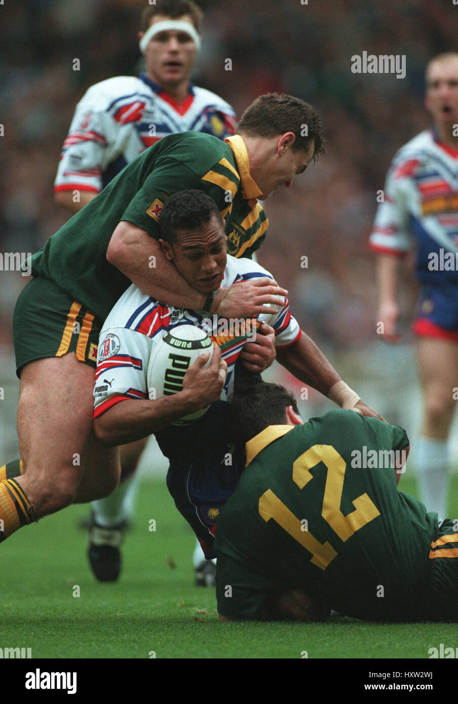 HUNTE GETS 'HEAD HUNTED' GREAT BRITAIN V AUSTRALIA 22 October 1994 ...