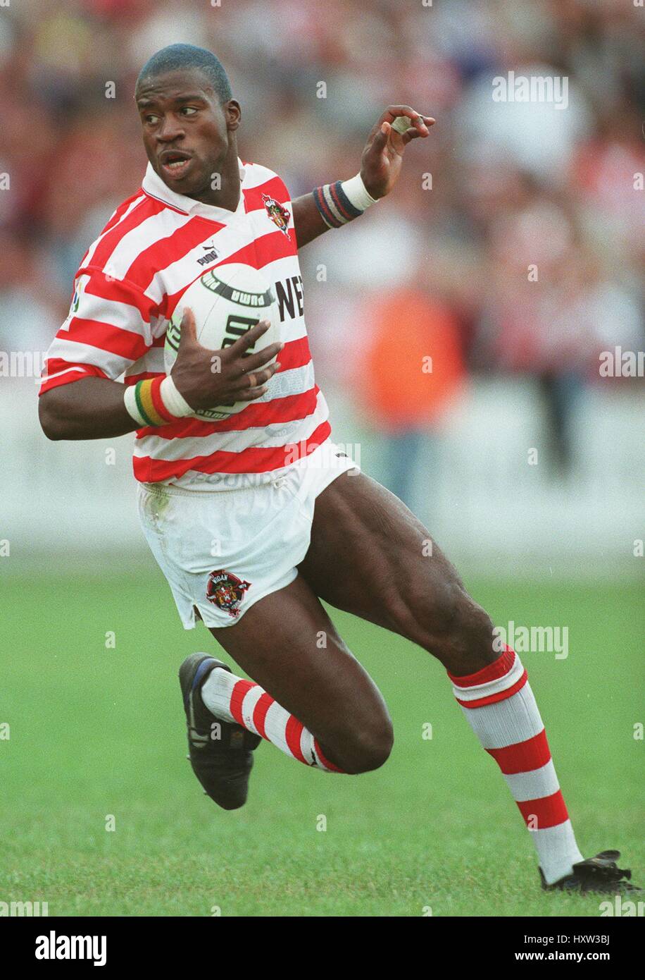MARTIN OFFIAH WIGAN RLFC 29 August 1995 Stock Photo - Alamy