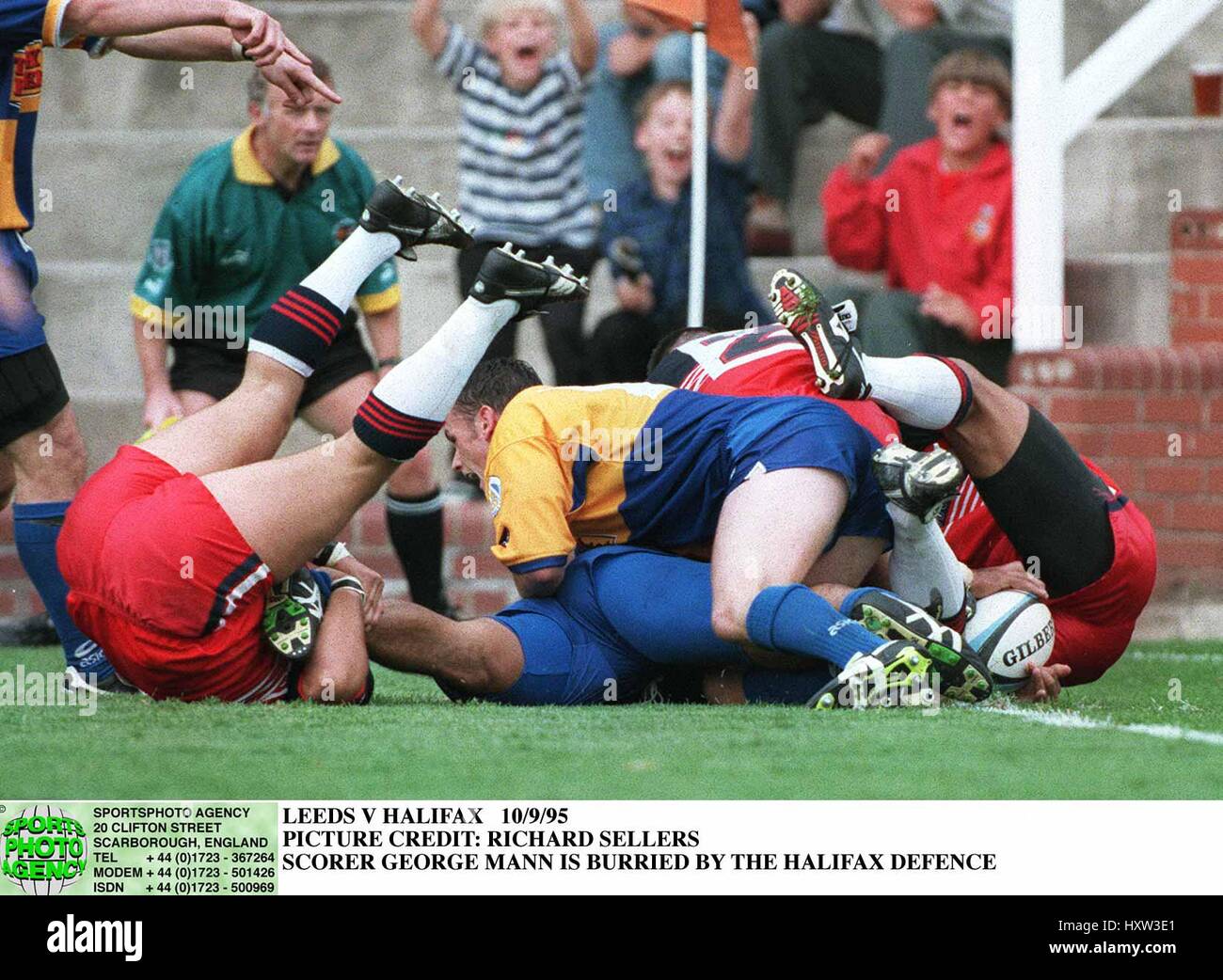 GEORGE MANN LEEDS V HALIFAX RLFC 11 September 1995 Stock Photo - Alamy