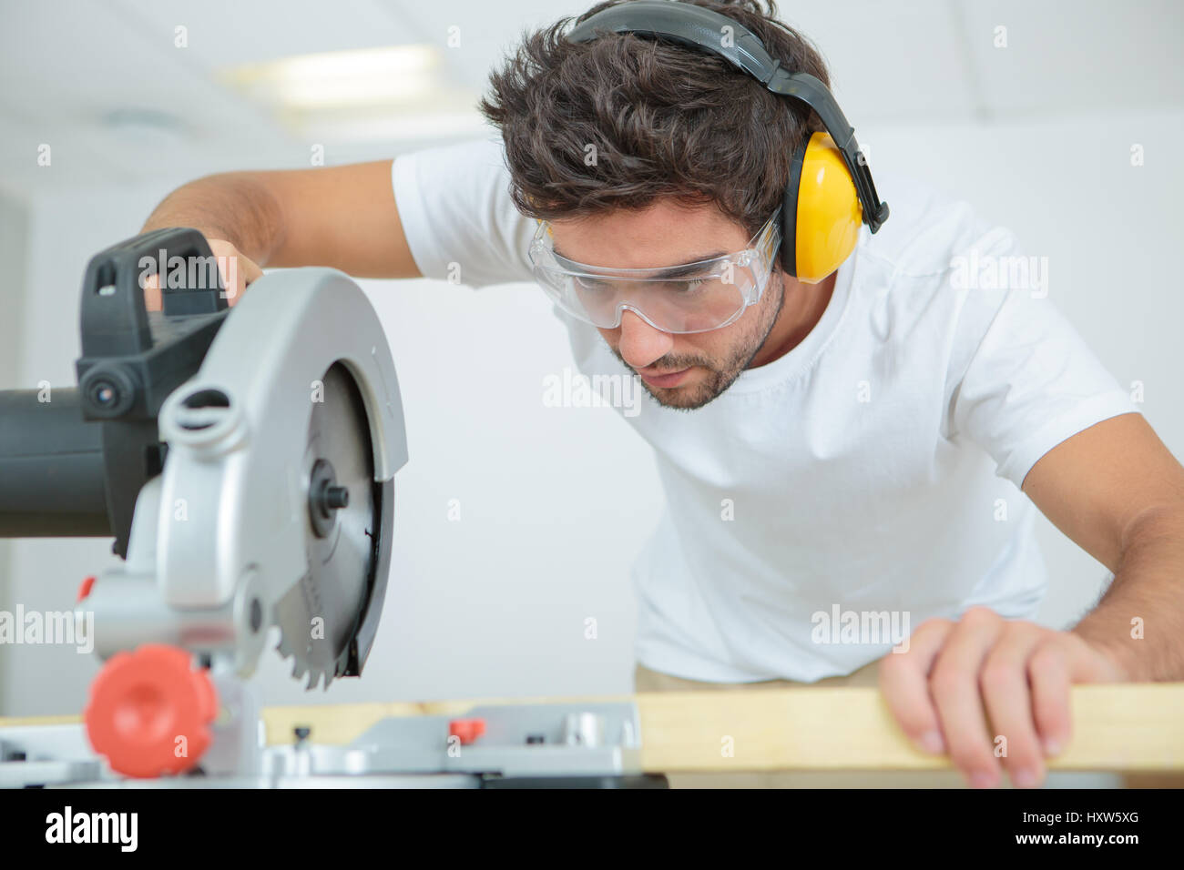 Man using circular saw Stock Photo - Alamy