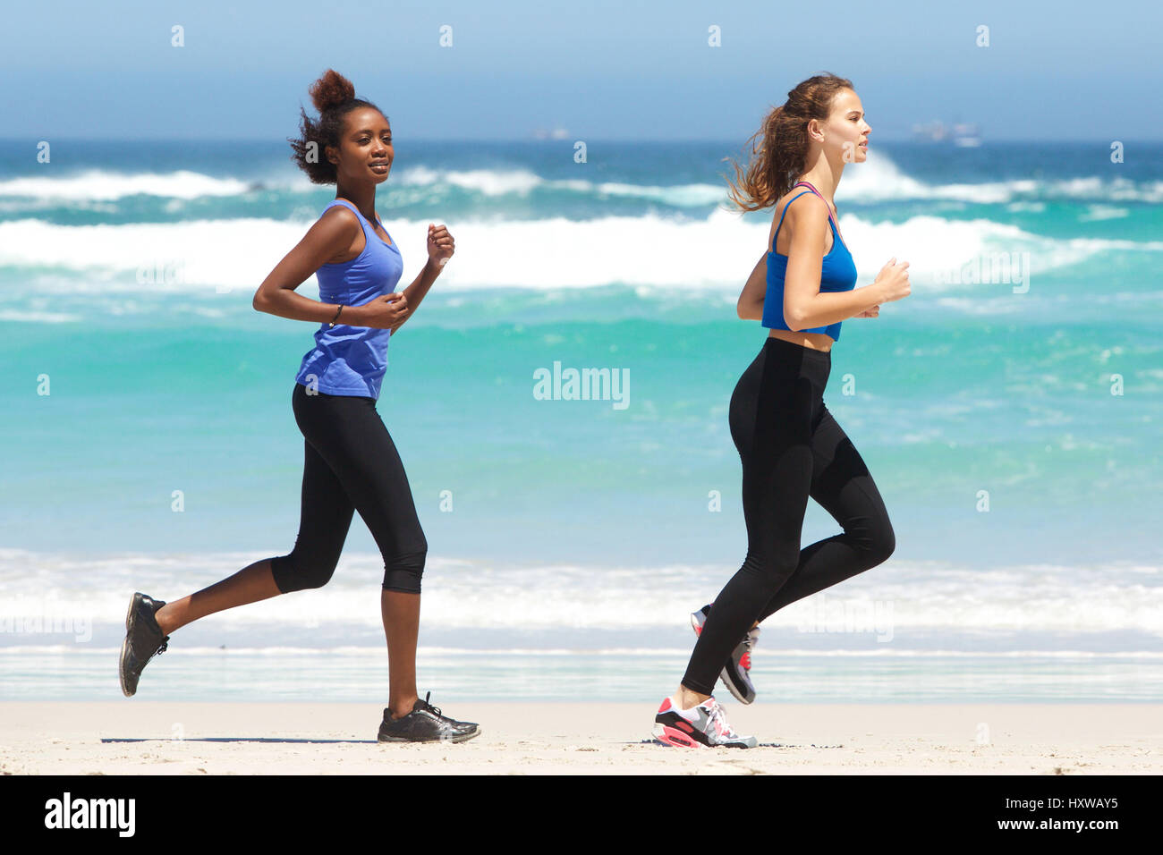 Women running on beach hi-res stock photography and images - Alamy