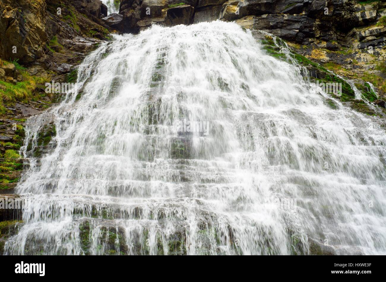 Cola de Caballo waterfall in Ordesa National Park, Pyrenees, Huesca ...