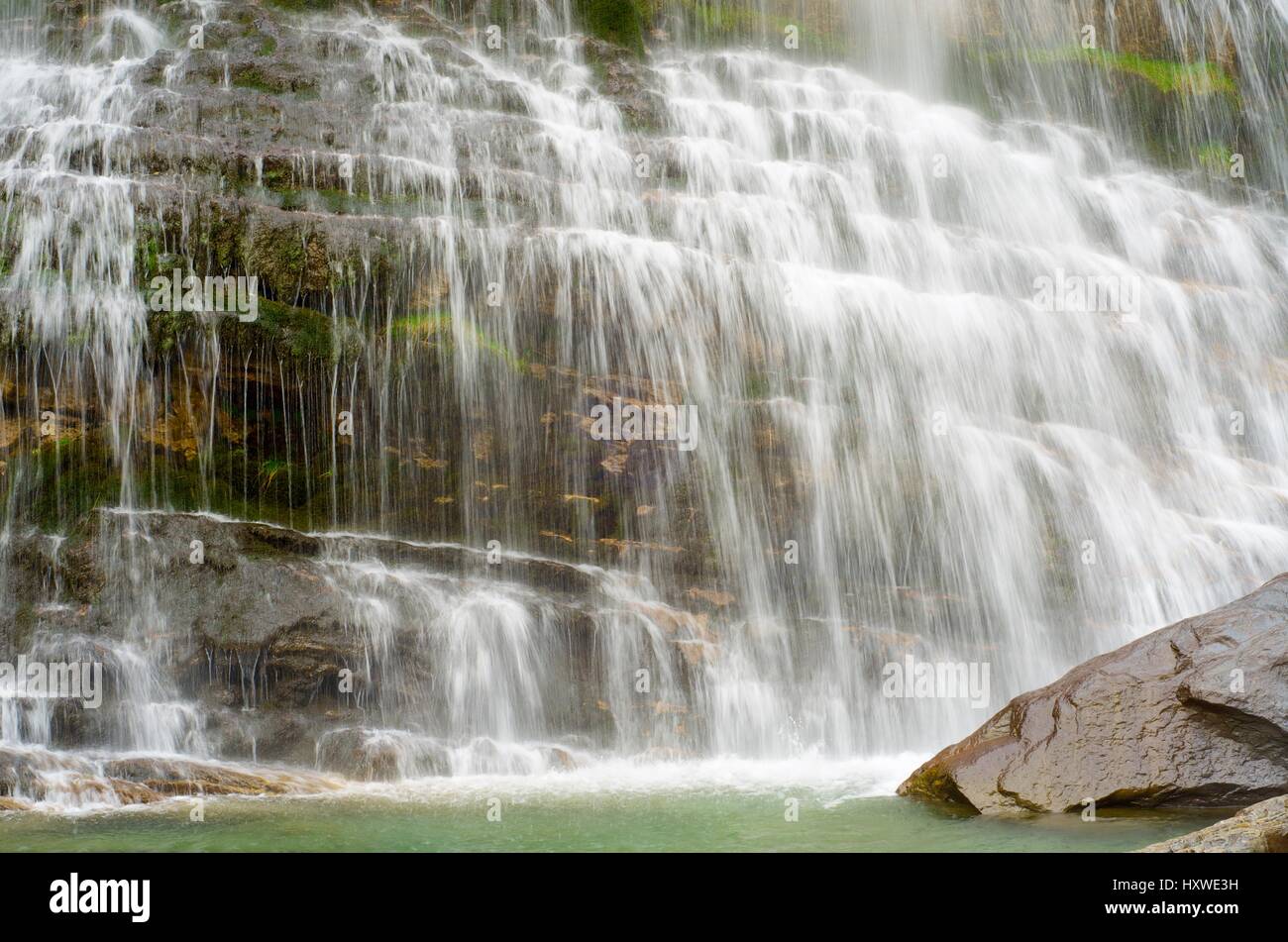 Cola de Caballo waterfall in Ordesa National Park, Pyrenees, Huesca ...