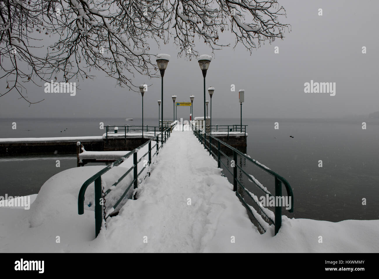 Lake jetty attersee hi-res stock photography and images - Alamy