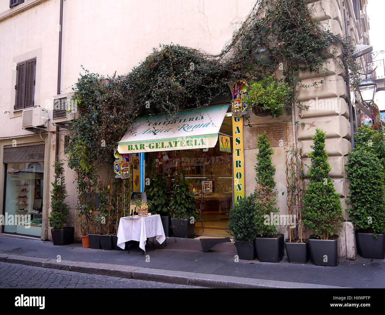 Nero restaurant rome hi-res stock photography and images - Alamy