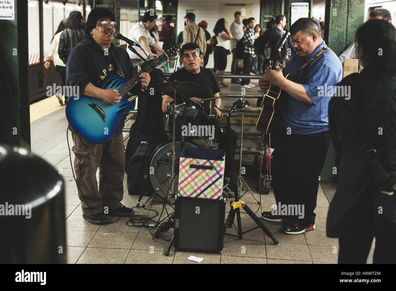 Nyc subway musicians hi-res stock photography and images - Alamy