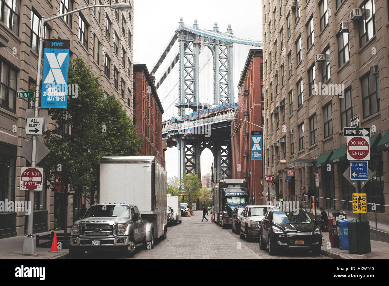 The Manhattan Bridge is a suspension bridge that crosses East River ...